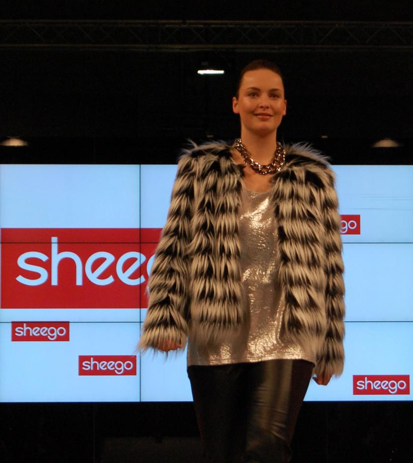 "A happy runway" und das Modeglück von Sheego - PlusPerfekt