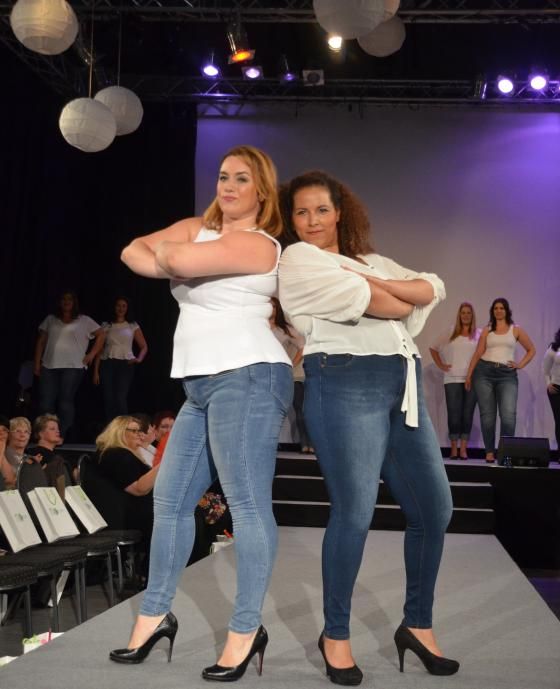 Deutschlands schönste Kurven: Laura Goymann ist Fräulein Kurvig 2015 ...